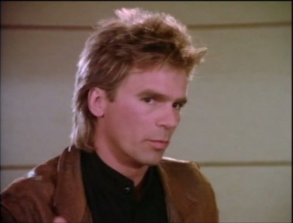 Δημήτρης Παπαμιχαήλ: Ποζάρει σε ηλικία 15 ετών στο καφενείο του πατέρα ...