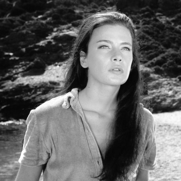 Τζένη Καρέζη: Αγνώριστη στο Γυμνάσιο στα τέλη της δεκαετίας του '40 - Σπάνια φωτογραφία - InStyle